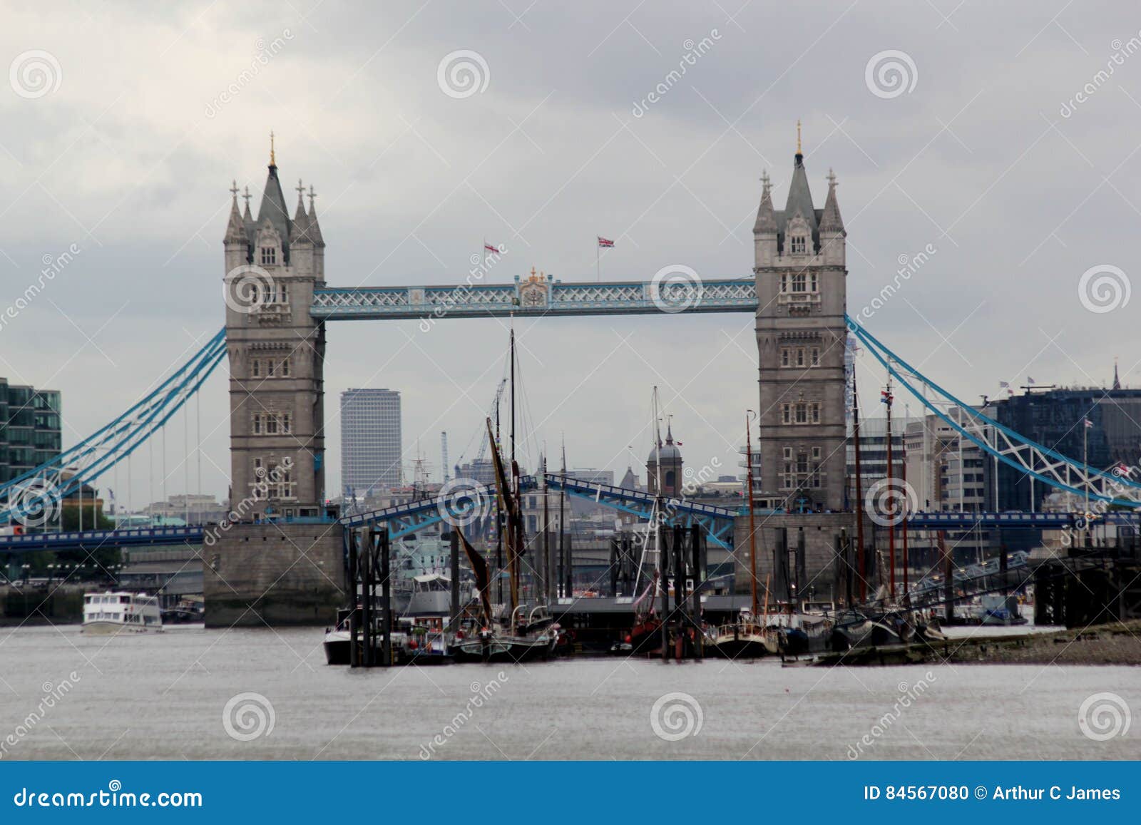 Tower bridge editorial image. Image of scene, abstract - 84567080