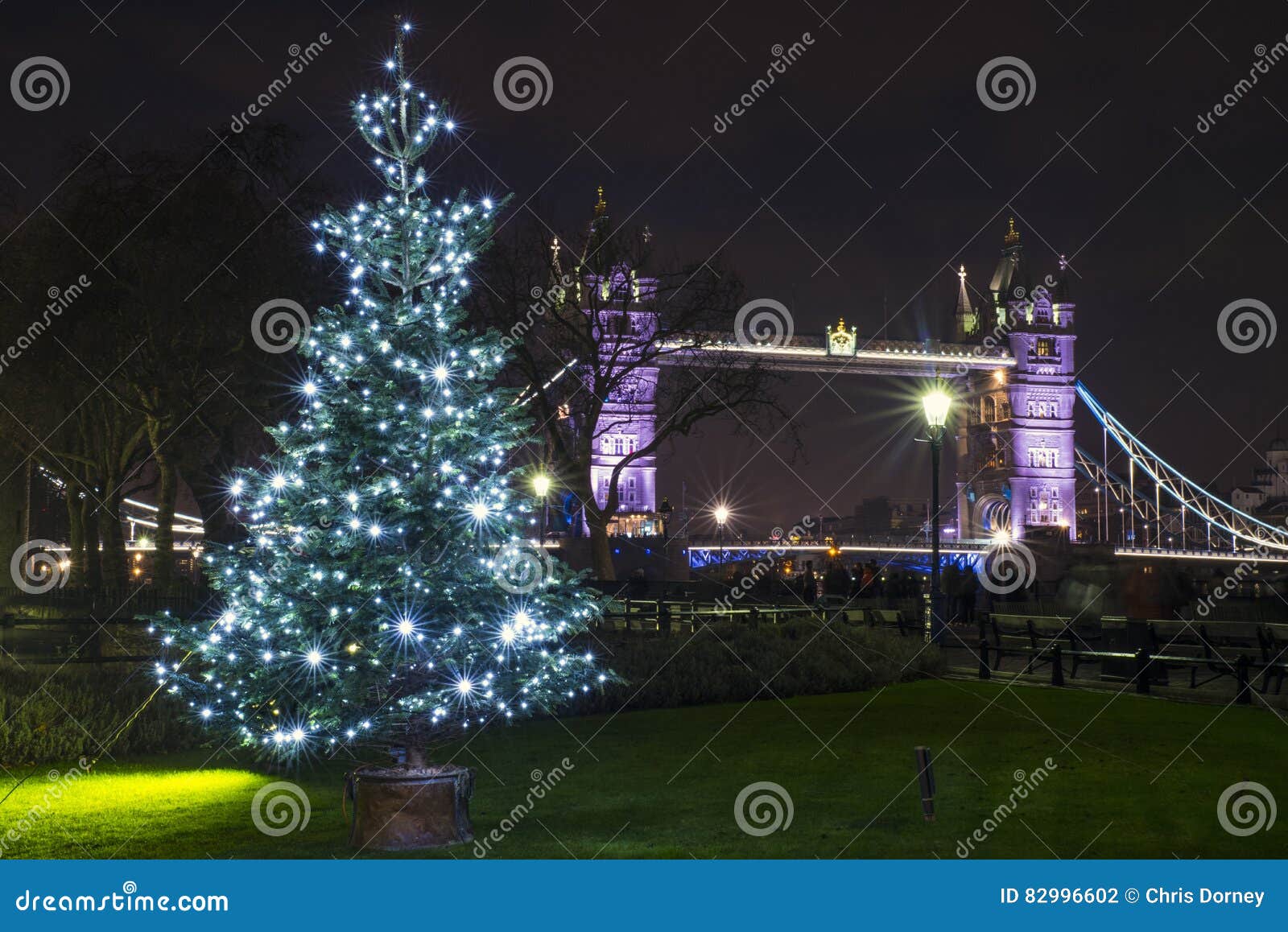 Tower Bridge at Christmas editorial photography. Image of illuminated ...