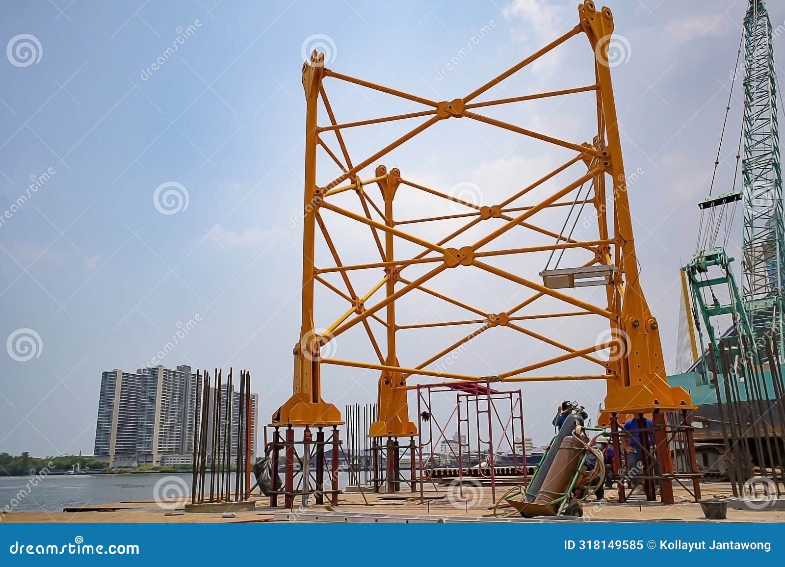 About the Tower Crane by Emphasizing at Foundation and Basic Mast Stock ...