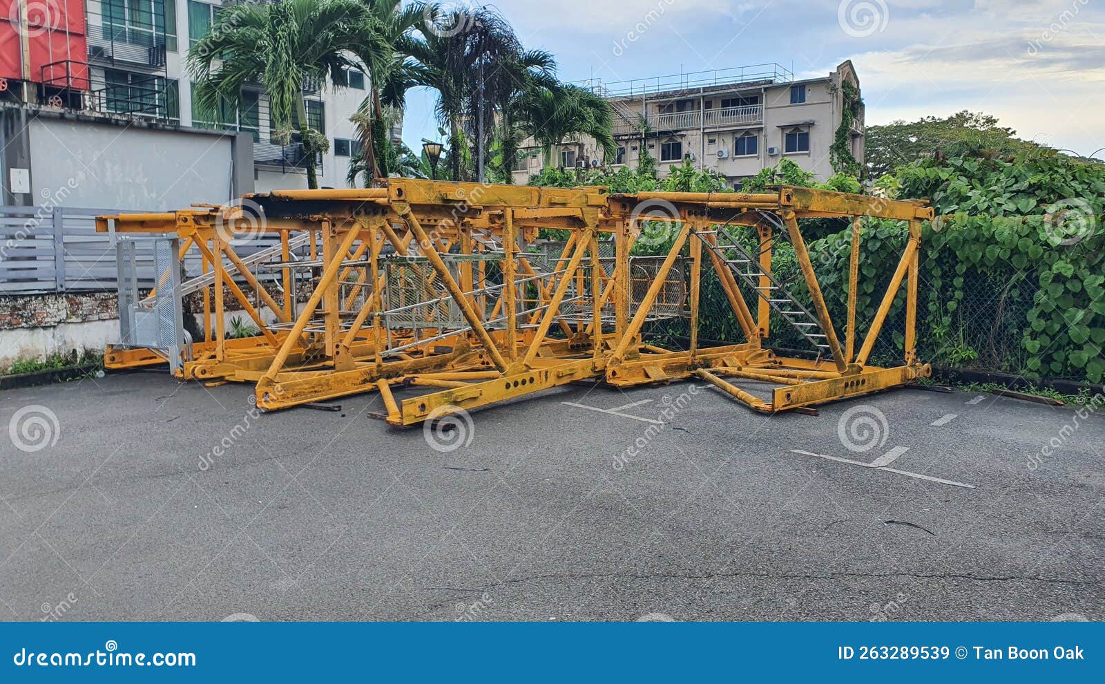 Tower crane mast sample stock image. Image of errection - 263289539