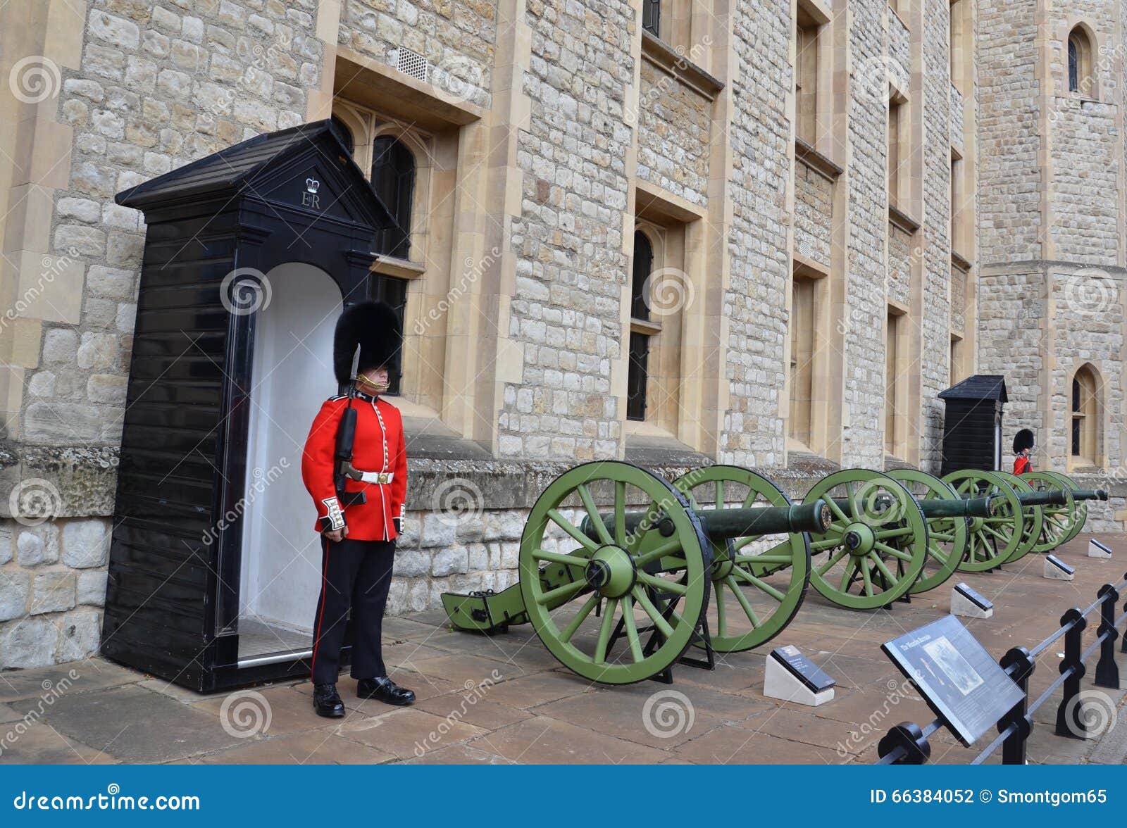 Tower of London Beefeater and Cannons Editorial Photography - Image of ...