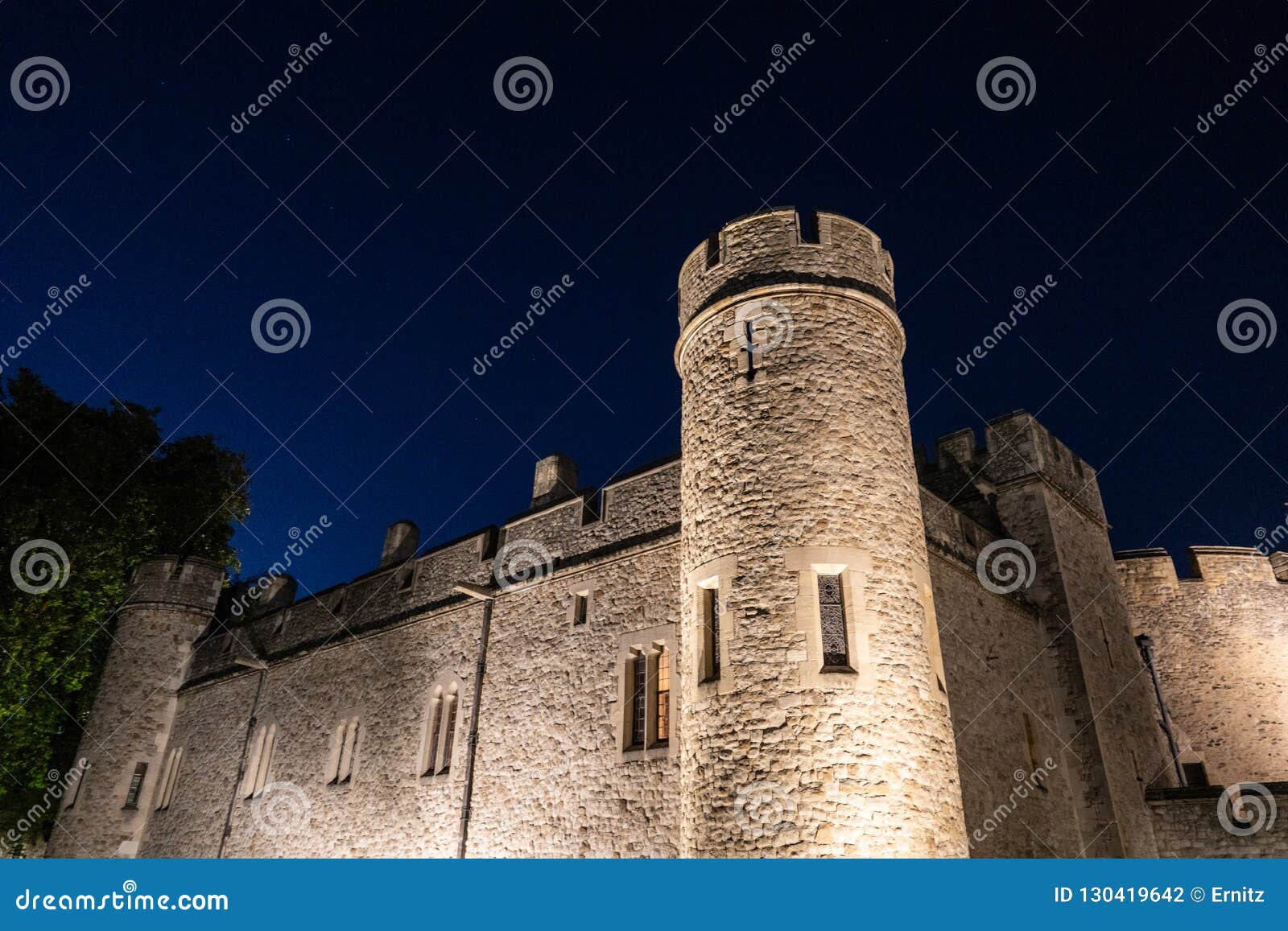 Tower of London at Night editorial photography. Image of kingdom ...