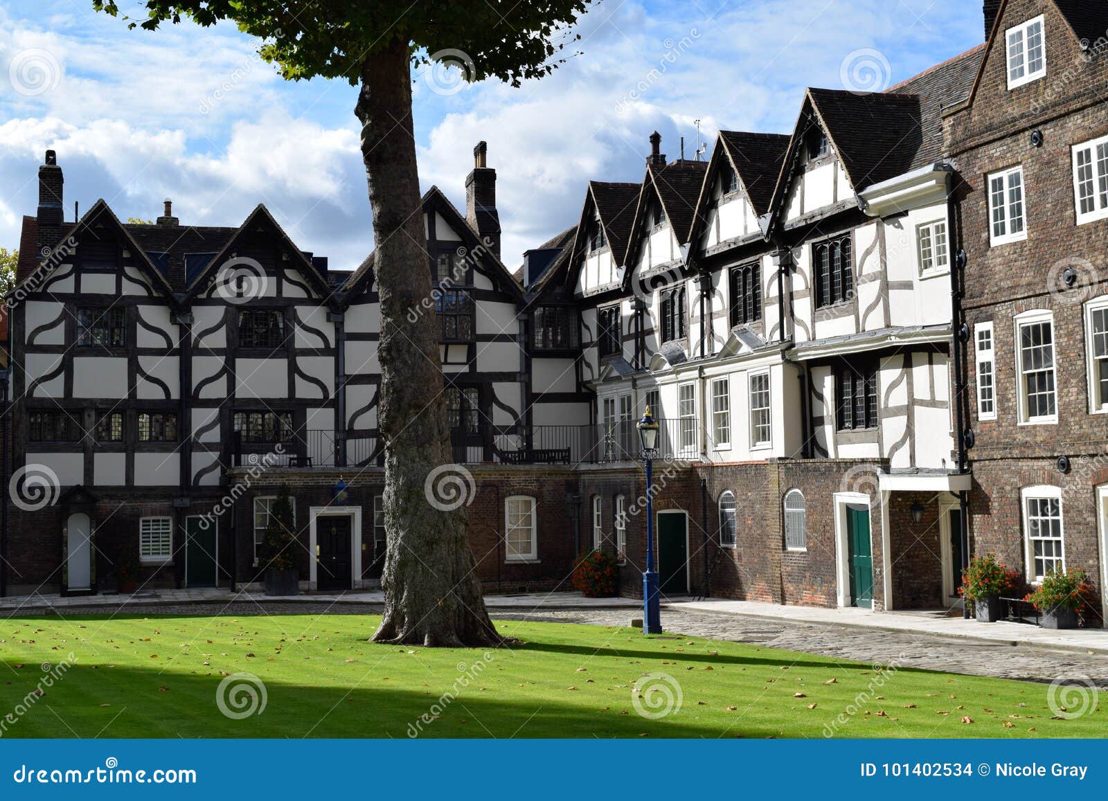 Tower of London Tudor Houses Stock Photo - Image of houses, english ...