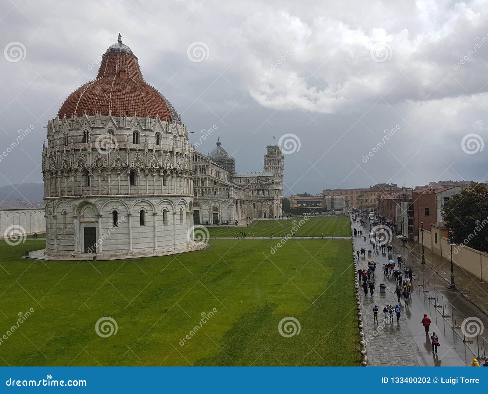 Tower of Pisa editorial photography. Image of square - 133400202