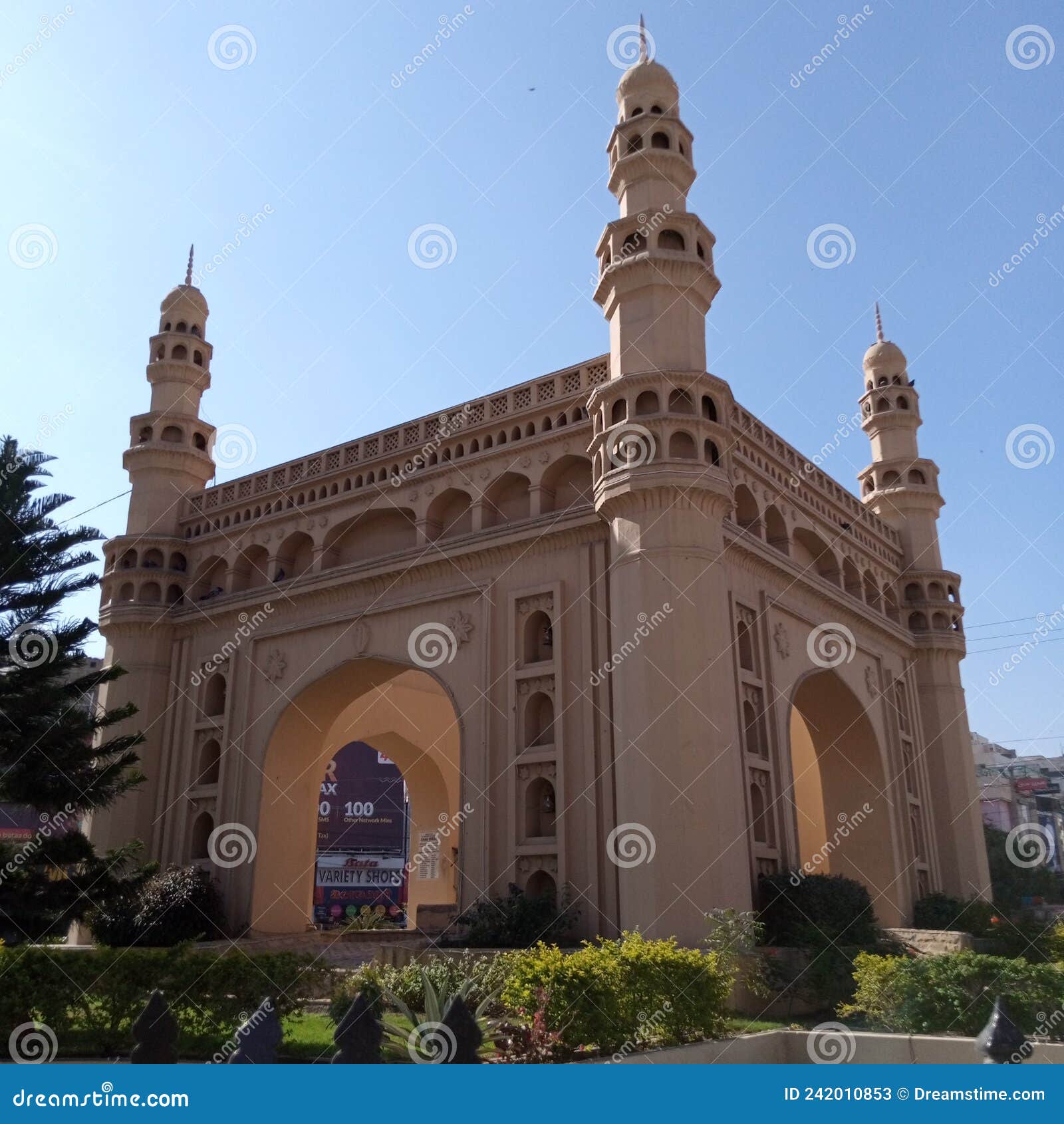 4 Tower Round about, Karachi, Sky Blue Editorial Stock Photo - Image of ...
