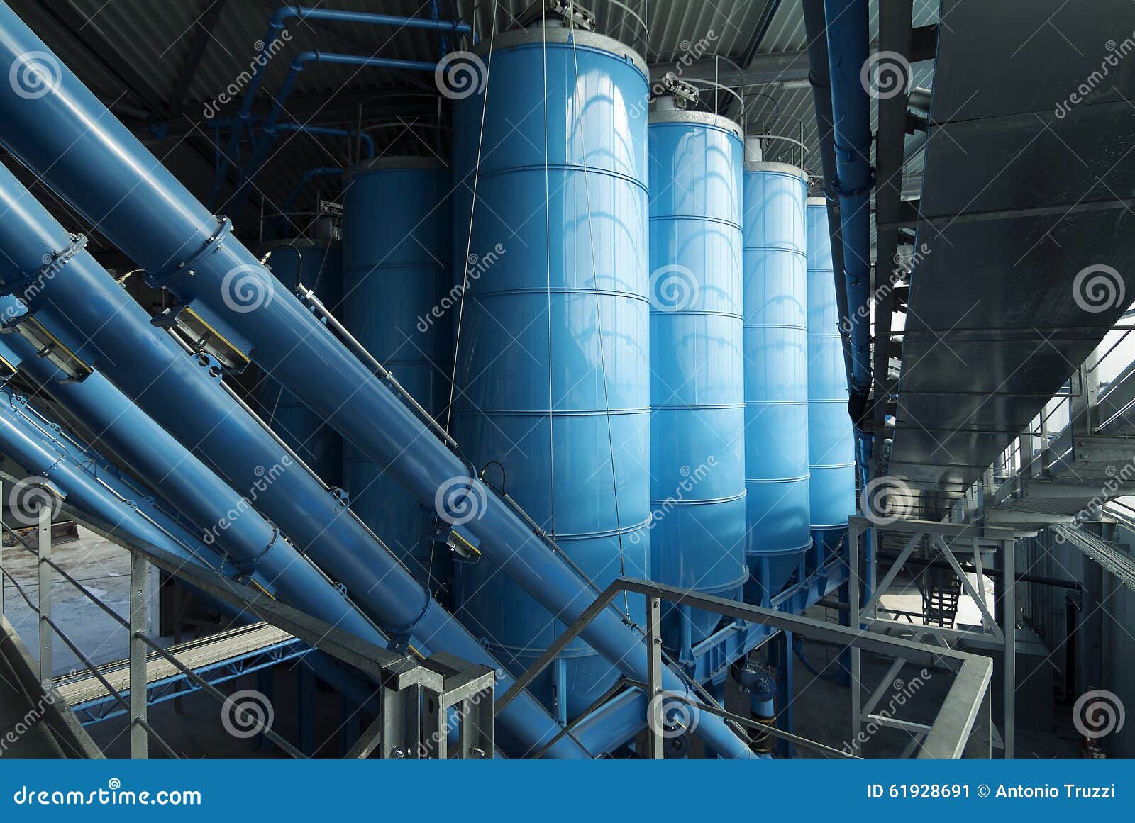 Tower Silos Bulk Storage stock image. Image of chemical - 61928691