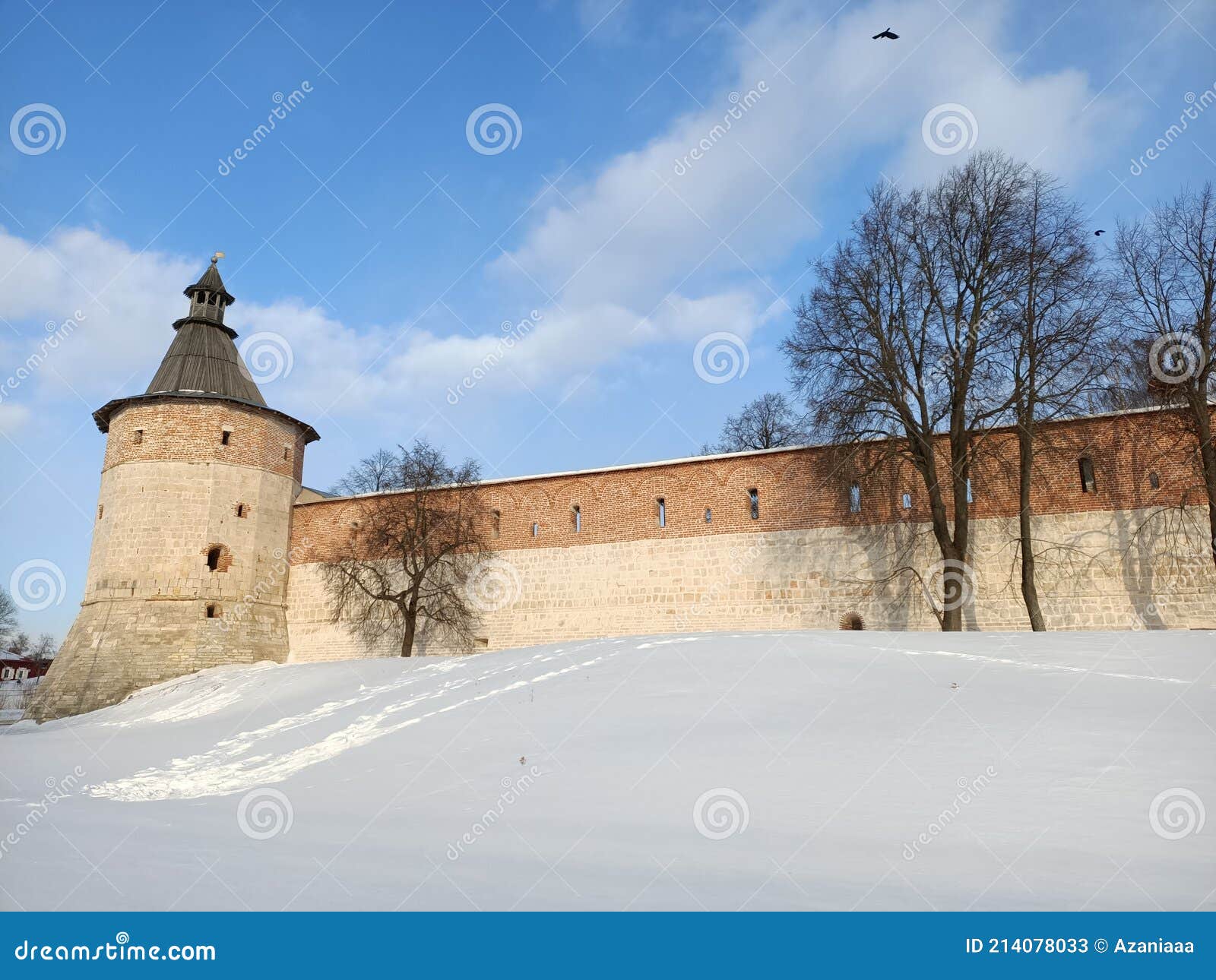Tower of the Old Medieval Russian Kremlin in Zaraisk Stock Image ...