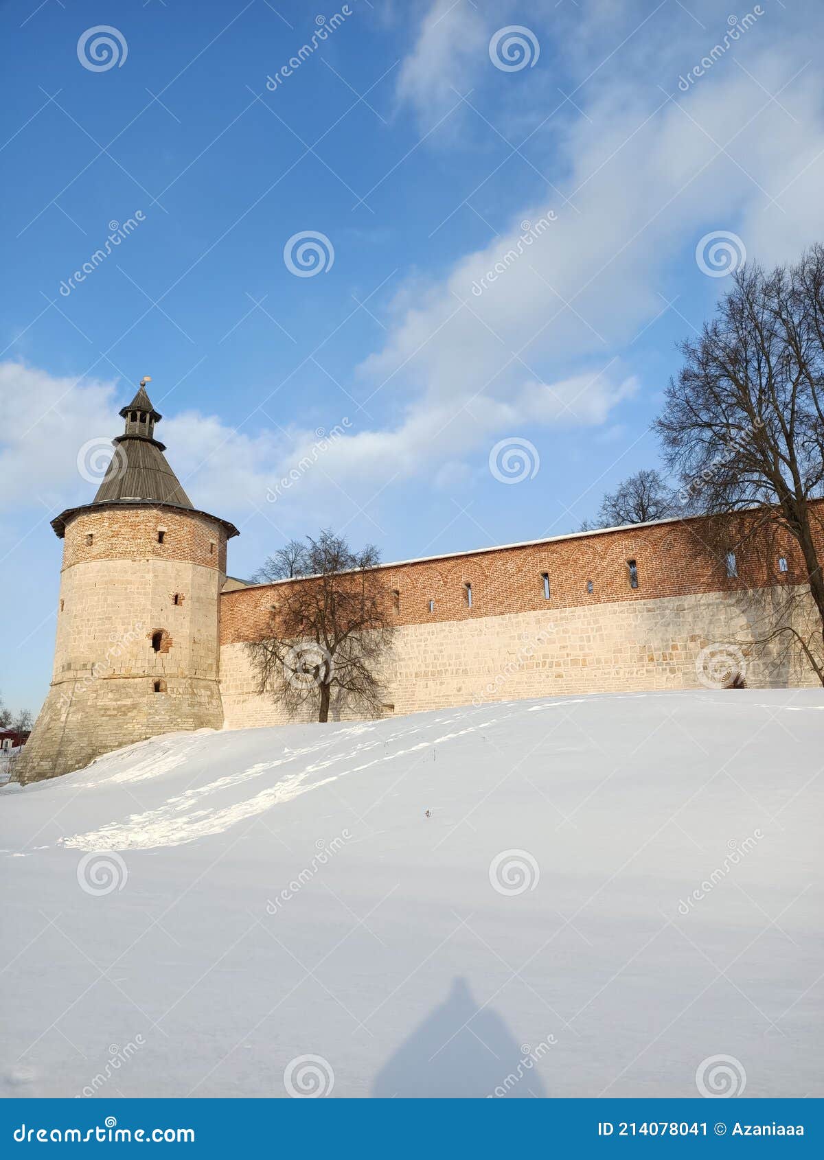 Tower of the Old Medieval Russian Kremlin in Zaraisk Stock Image ...