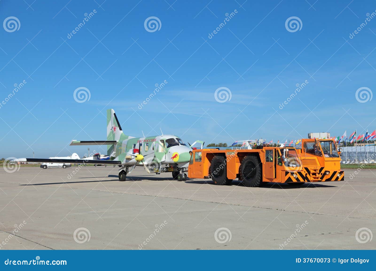 Towing aircraft editorial stock photo. Image of plane - 37670073