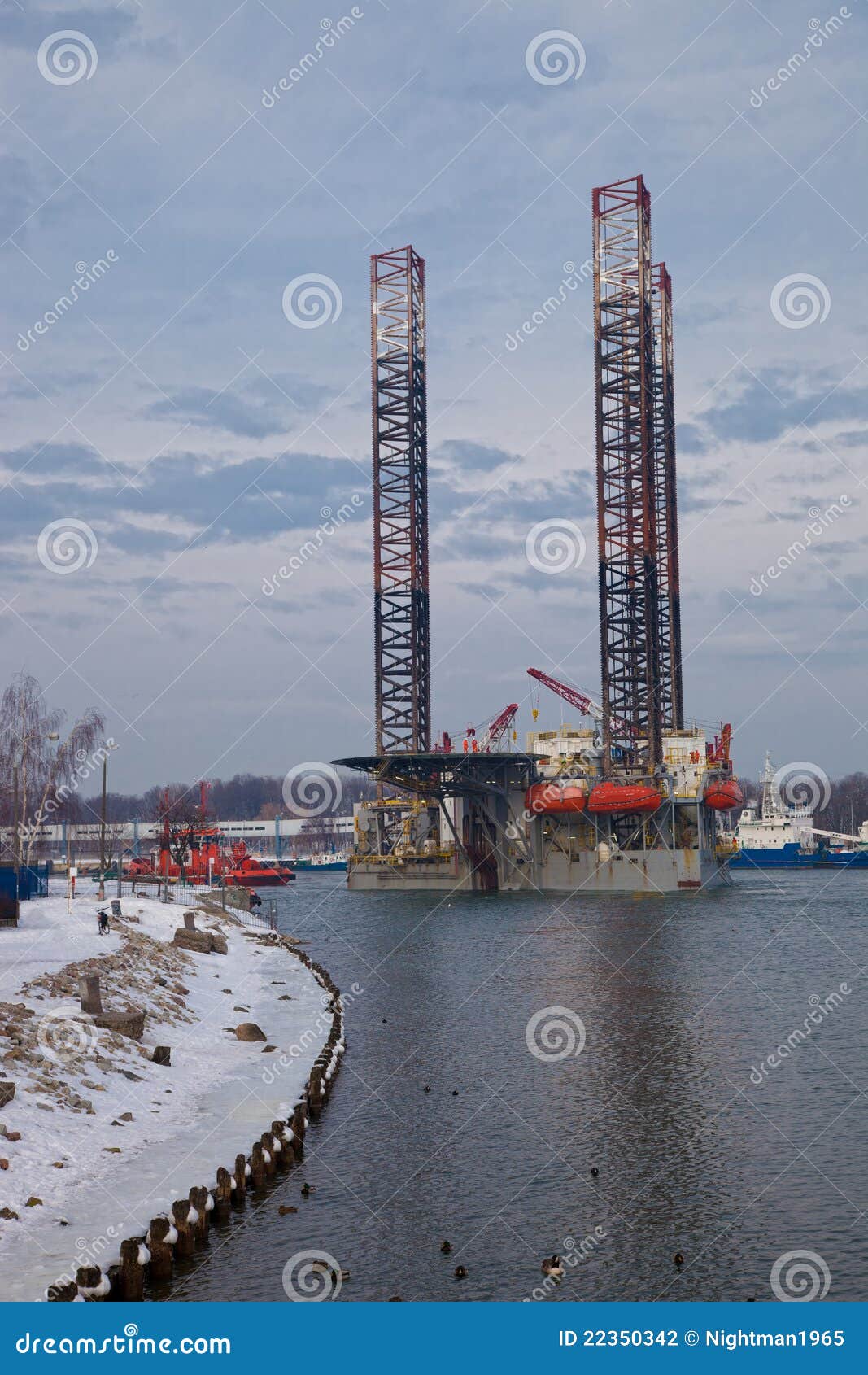 Towing platform in port stock photo. Image of dock, shipping - 22350342
