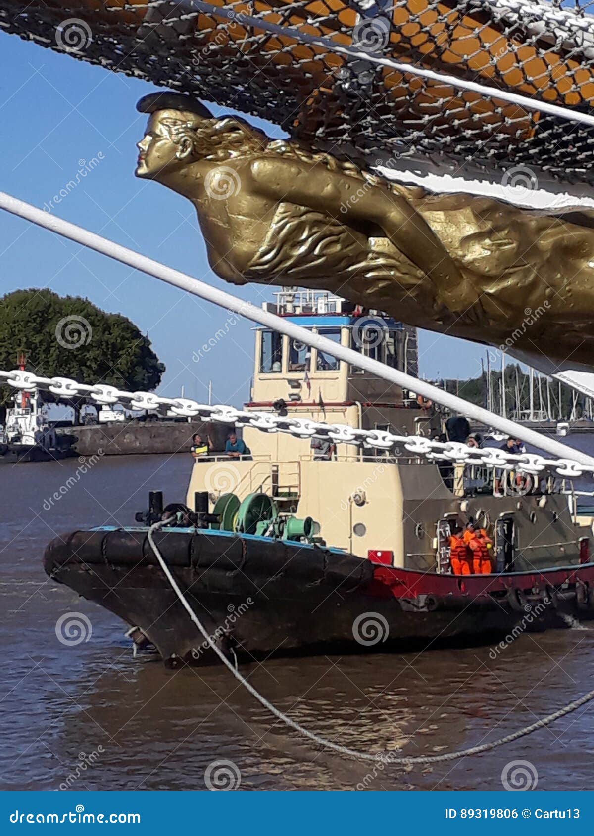 Towing ship editorial photo. Image of libertad, mast - 89319806