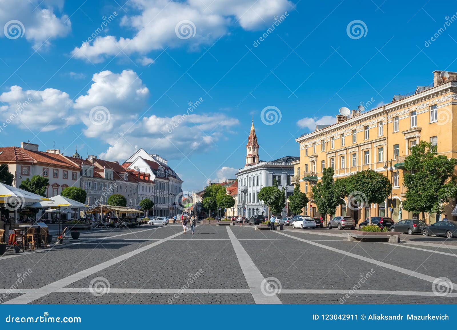 The Town Hall Square (Rotuses Aikste) in Vilnius, Lithuania Editorial ...