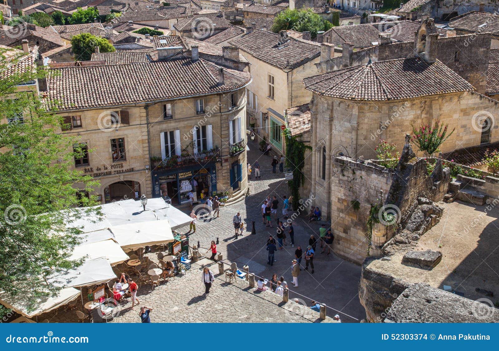 Town of Saint Emilion editorial stock image. Image of wine - 52303374