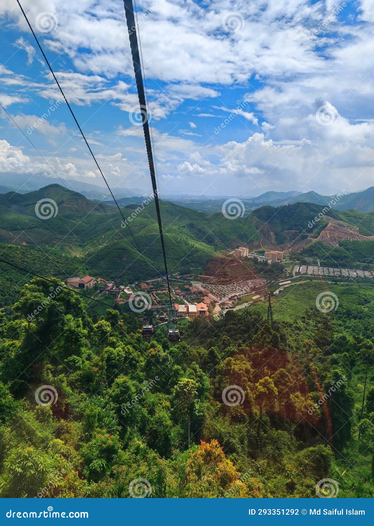 Exploring the Enchanting Town Beneath the Skyrail Rainforest Cableway ...