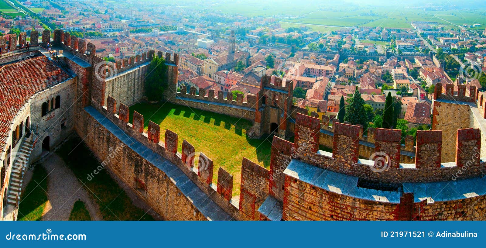 The Town of Soave, Famous for Wine and Grapes Editorial Photo - Image ...
