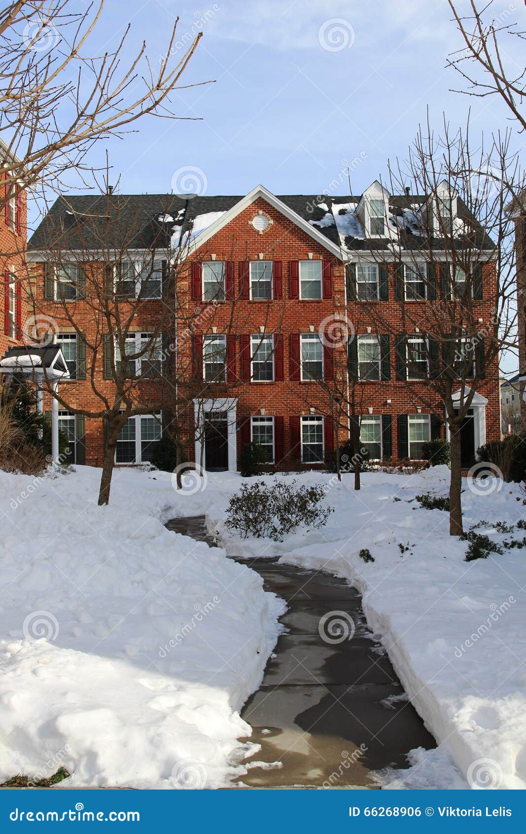 Townhouse courtyard stock photo. Image of snowy, cold - 66268906