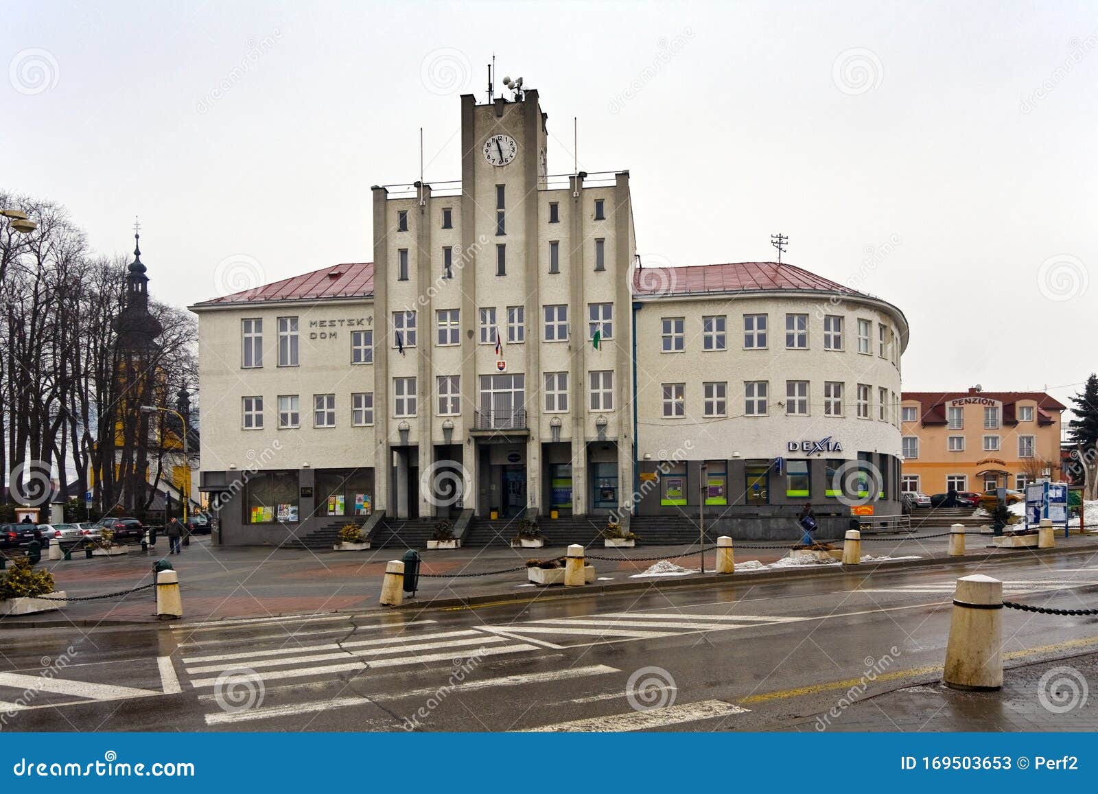 Townhouse i Cadca redaktionell arkivfoto. Bild av gata - 169503653