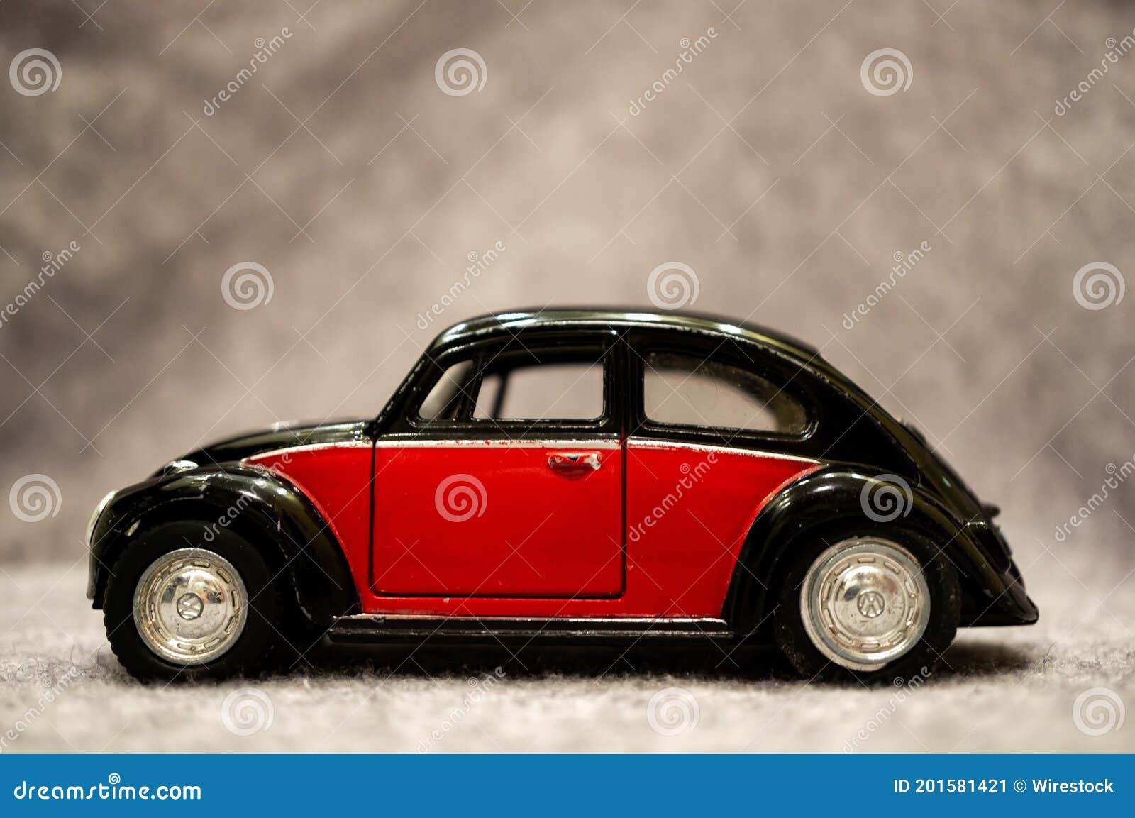 Toy Volkswagen Beetle car editorial photo. Image of model - 201581421
