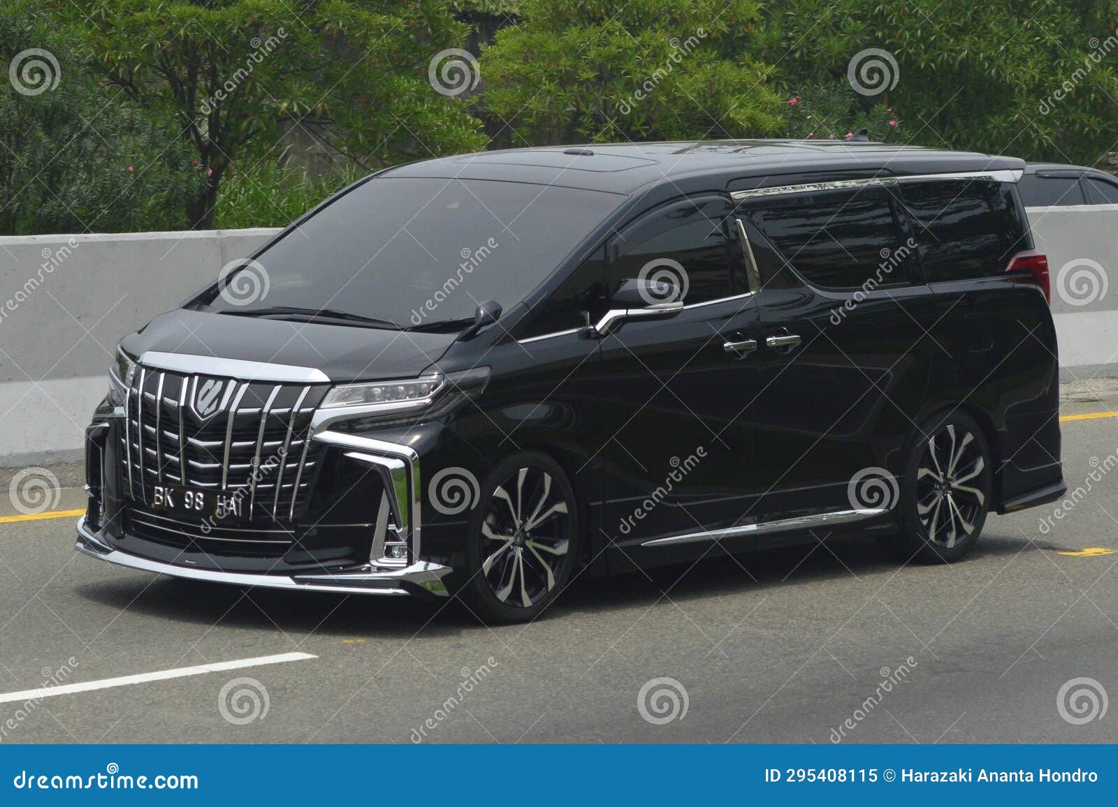 Toyota Alphard Executive Lounge V6 AH30 Editorial Image - Image of ...