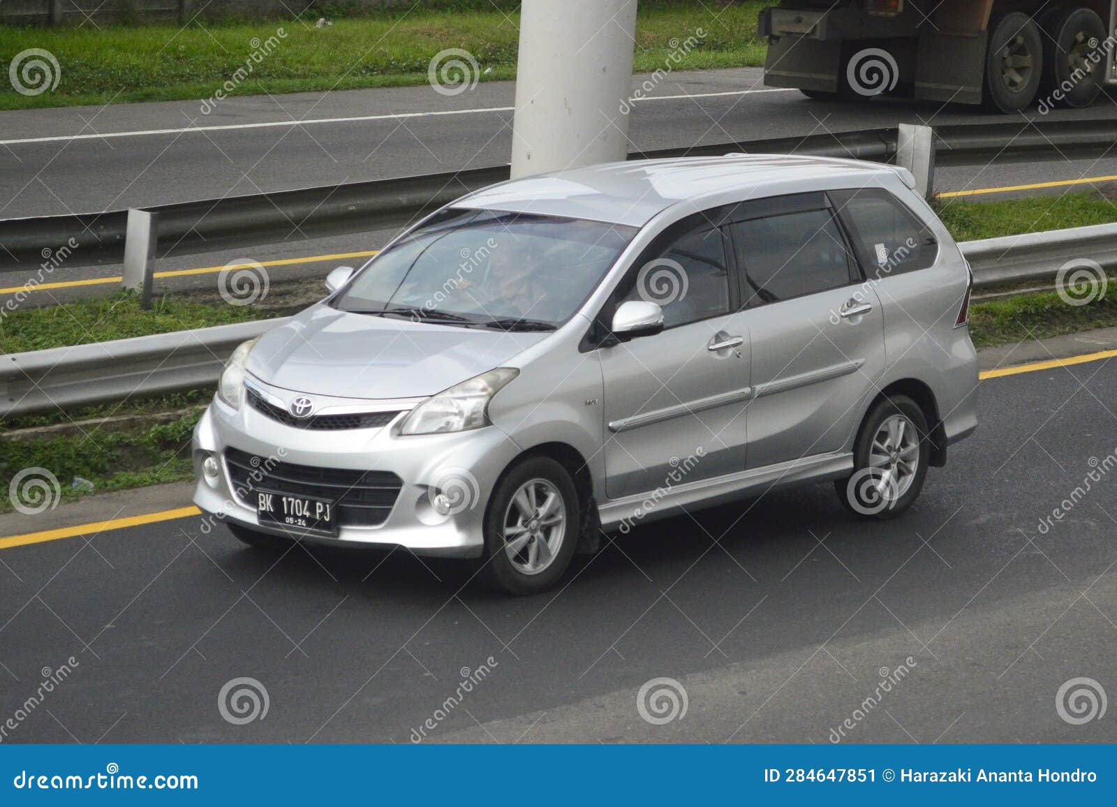 Toyota Avanza Veloz 2014 editorial photo. Image of japan - 284647851