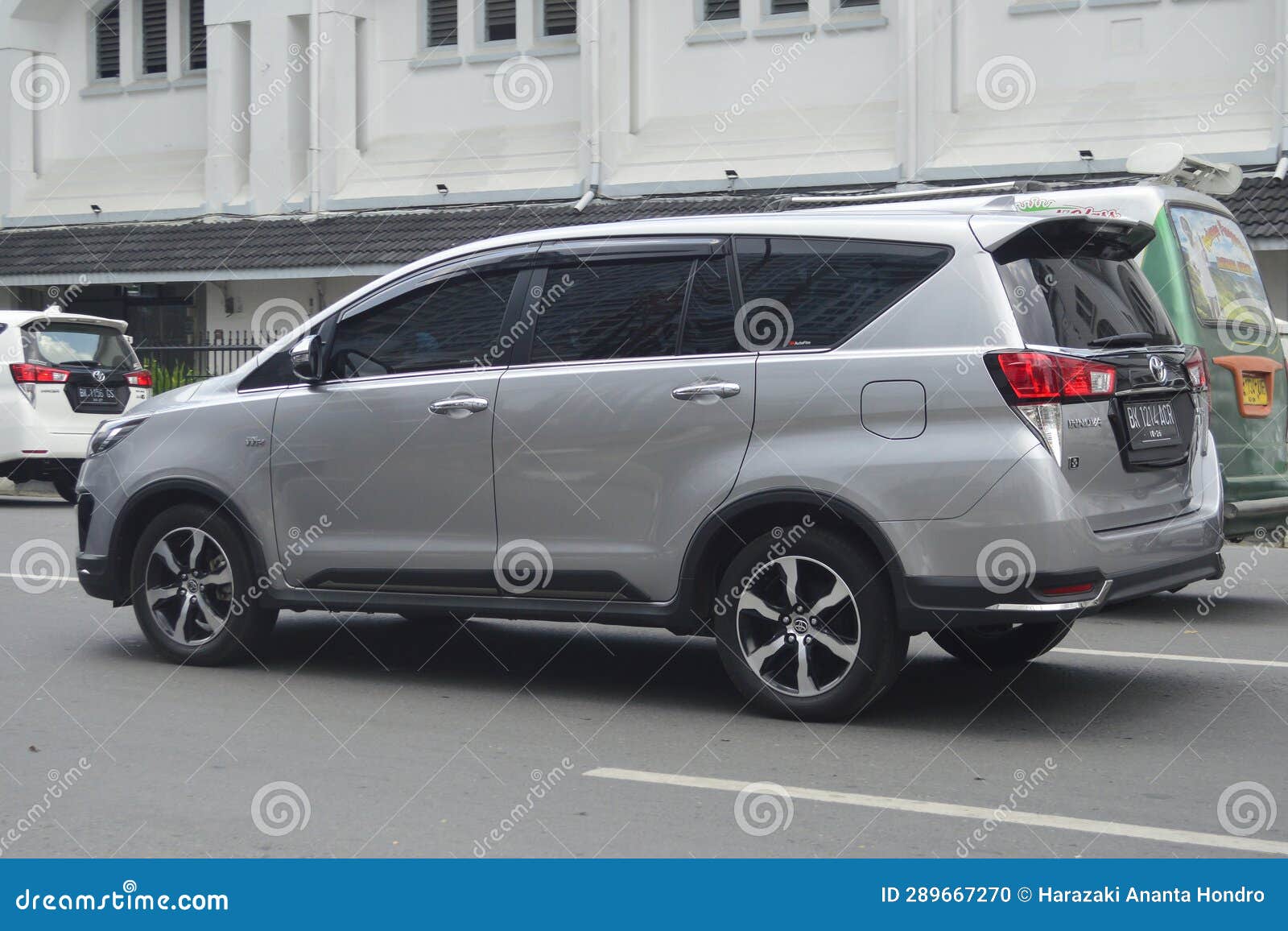 Toyota Innova Venturer editorial image. Image of sedan - 289667270