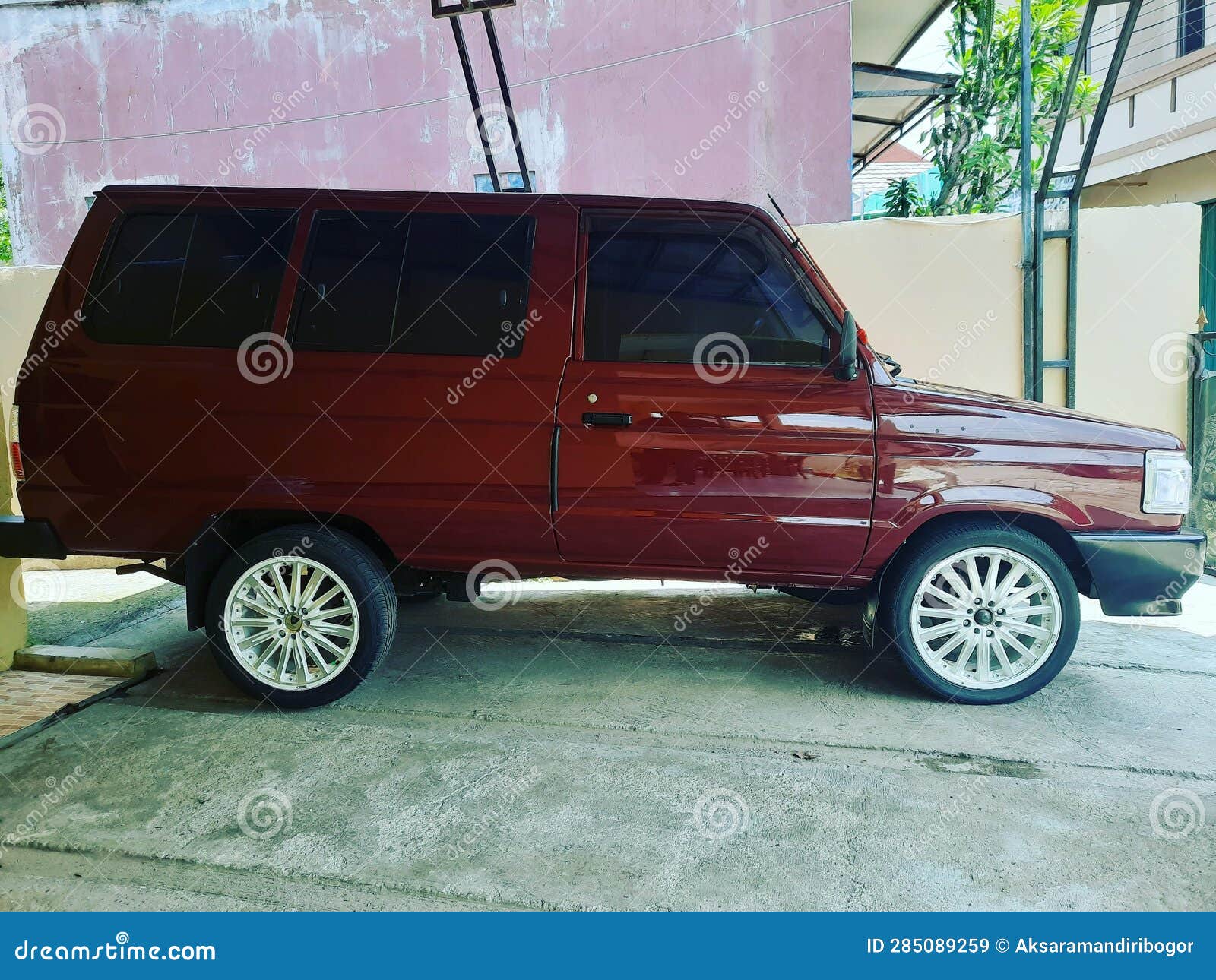 Toyota Kijang Super Red stock image. Image of toyota - 285089259