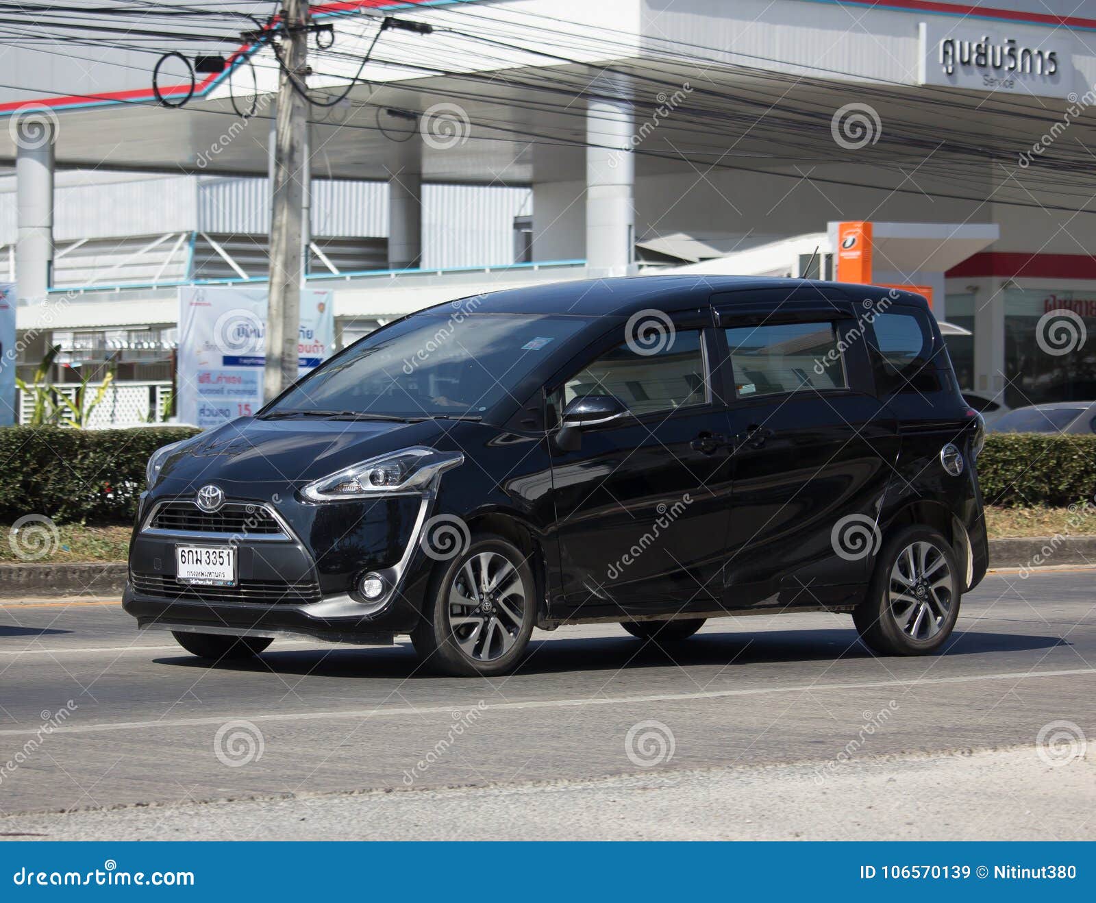 Toyota Sienta mini MPV Van imagen de archivo editorial. Imagen de ...