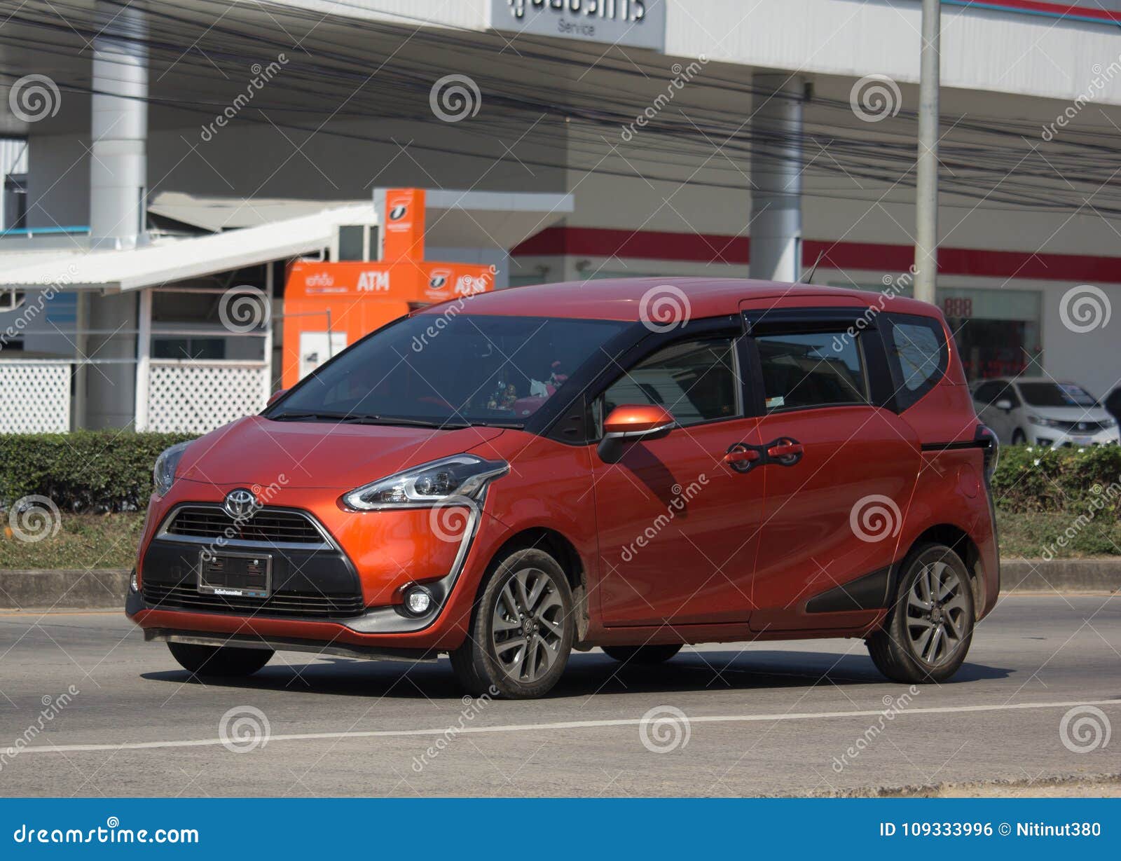 Toyota Sienta mini MPV Van foto editorial. Imagen de moderno - 109333996