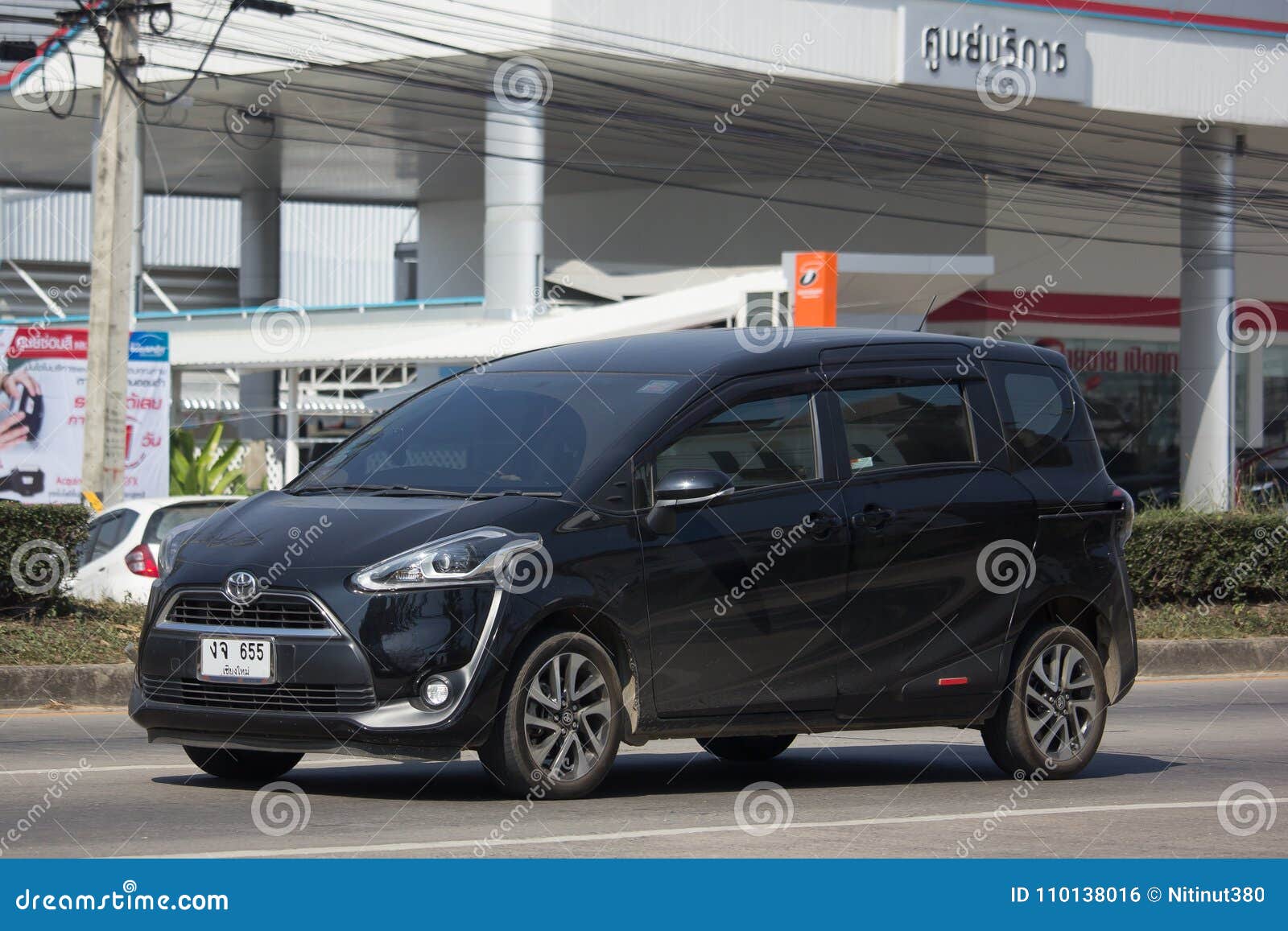 Toyota Sienta mini MPV Van fotografia editoriale. Immagine di mini ...