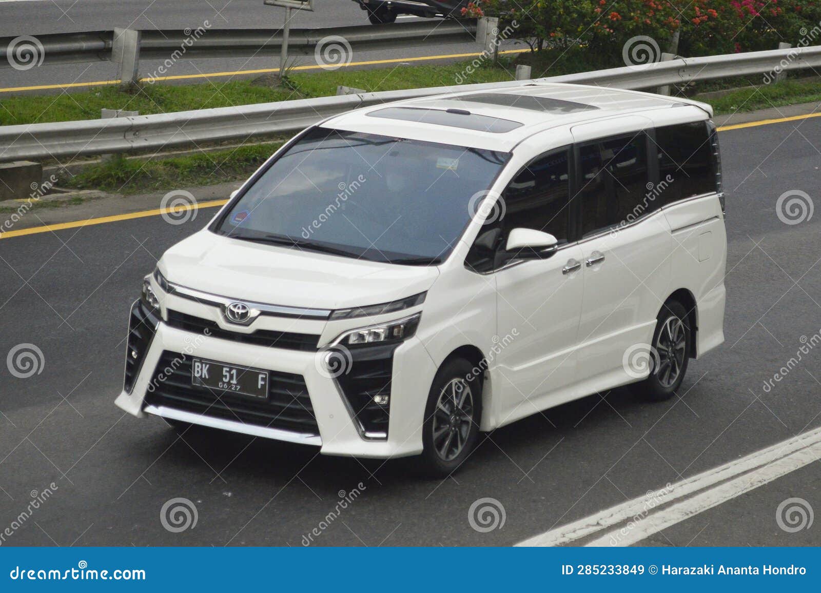 Toyota Voxy editorial stock image. Image of toyota, police - 285233849