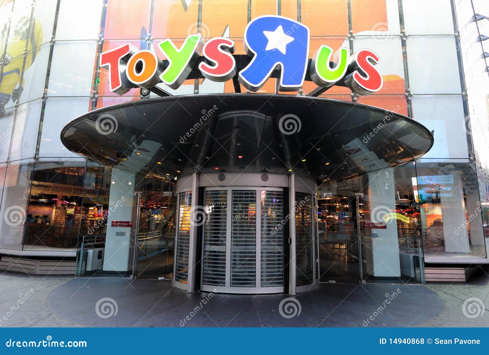 Toys R Us editorial stock photo. Image of city, manhattan - 14940868