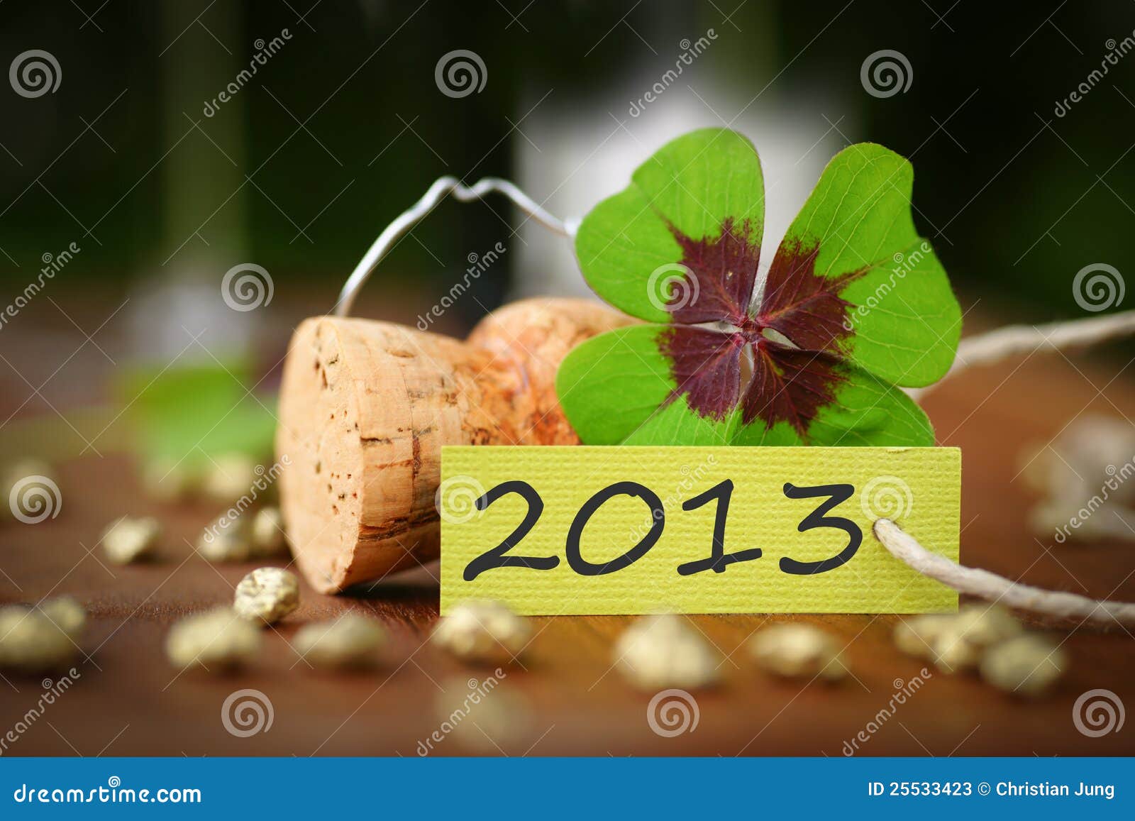 Trèfle chanceux image stock. Image of champagne, quatre - 25533423