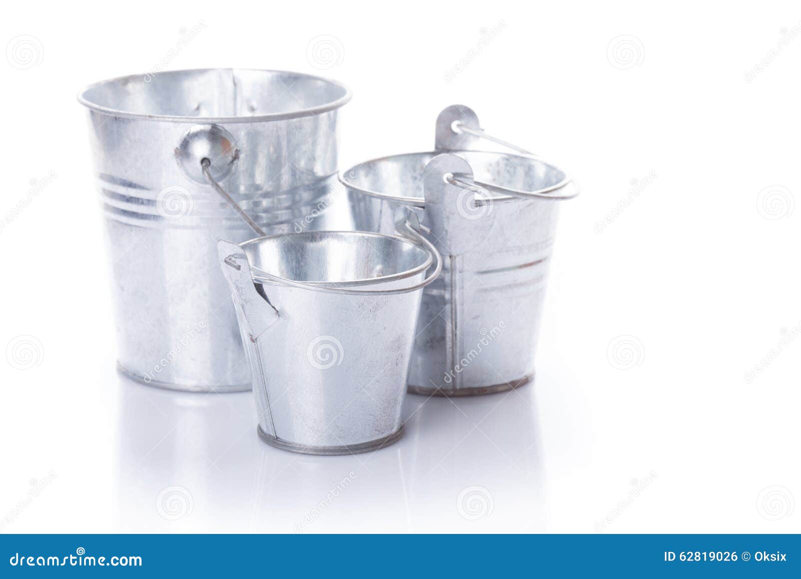 Três cubetas do metal foto de stock. Imagem de punho - 62819026