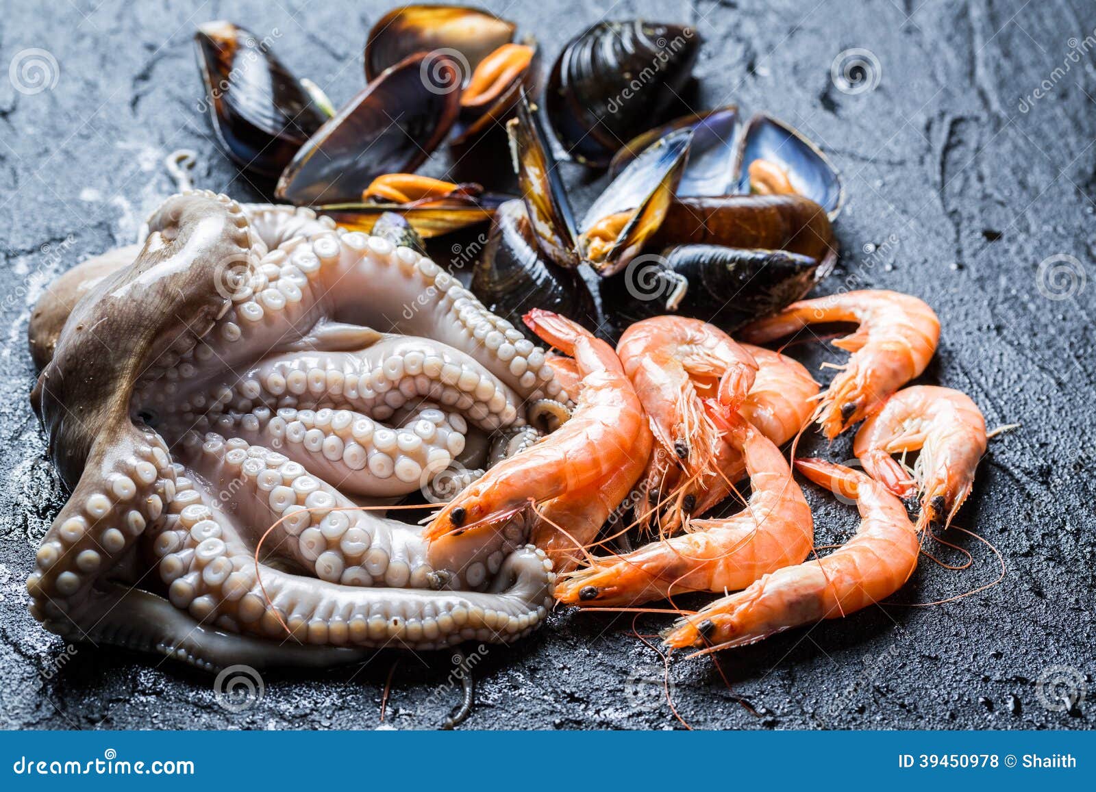 Três Tipos Do Marisco Fresco Foto de Stock - Imagem de aperitivo ...