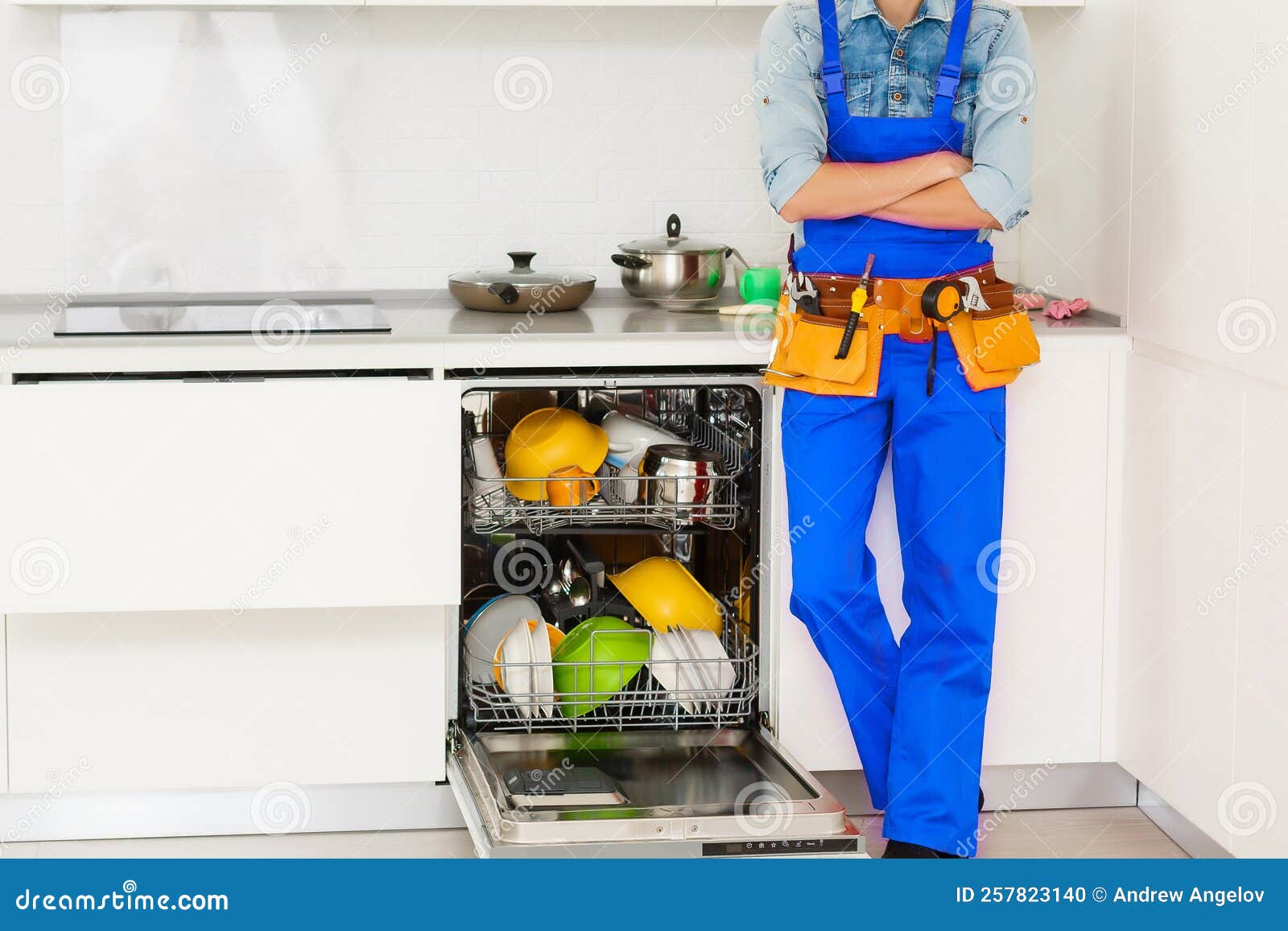 Trabajador Y Constructor Profesional Con Herramientas Foto de archivo ...