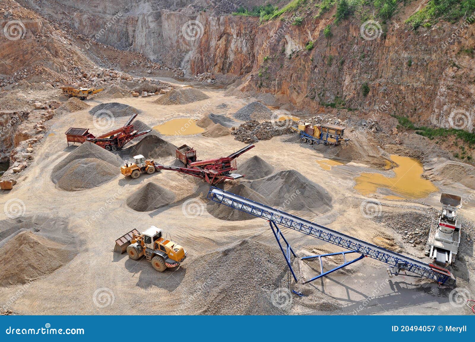 Trabajo De Piedra De La Mina Imagen de archivo - Imagen de cubo ...