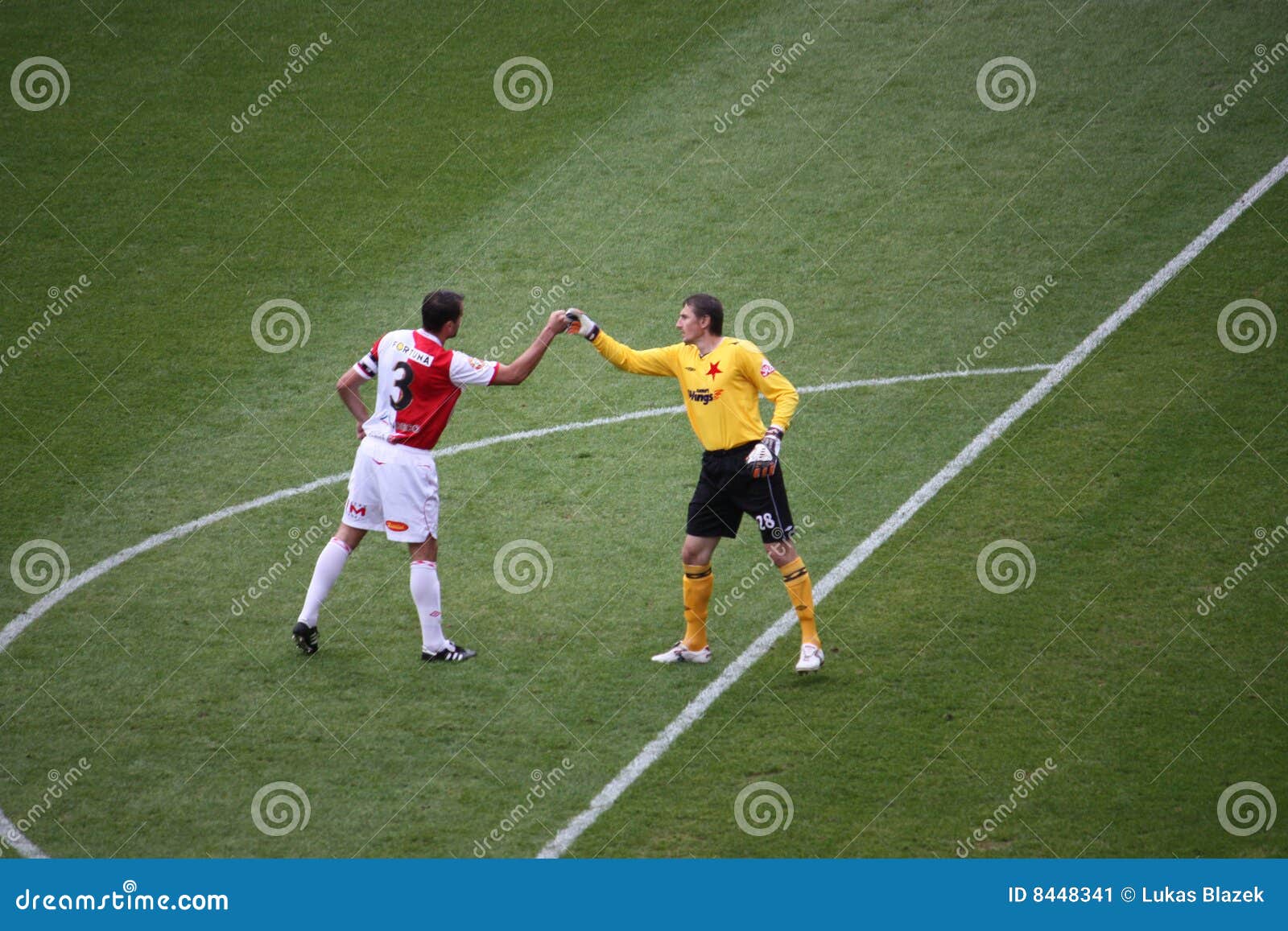 Trabajo En Equipo Entre Los Protagonistas Foto editorial - Imagen de ...