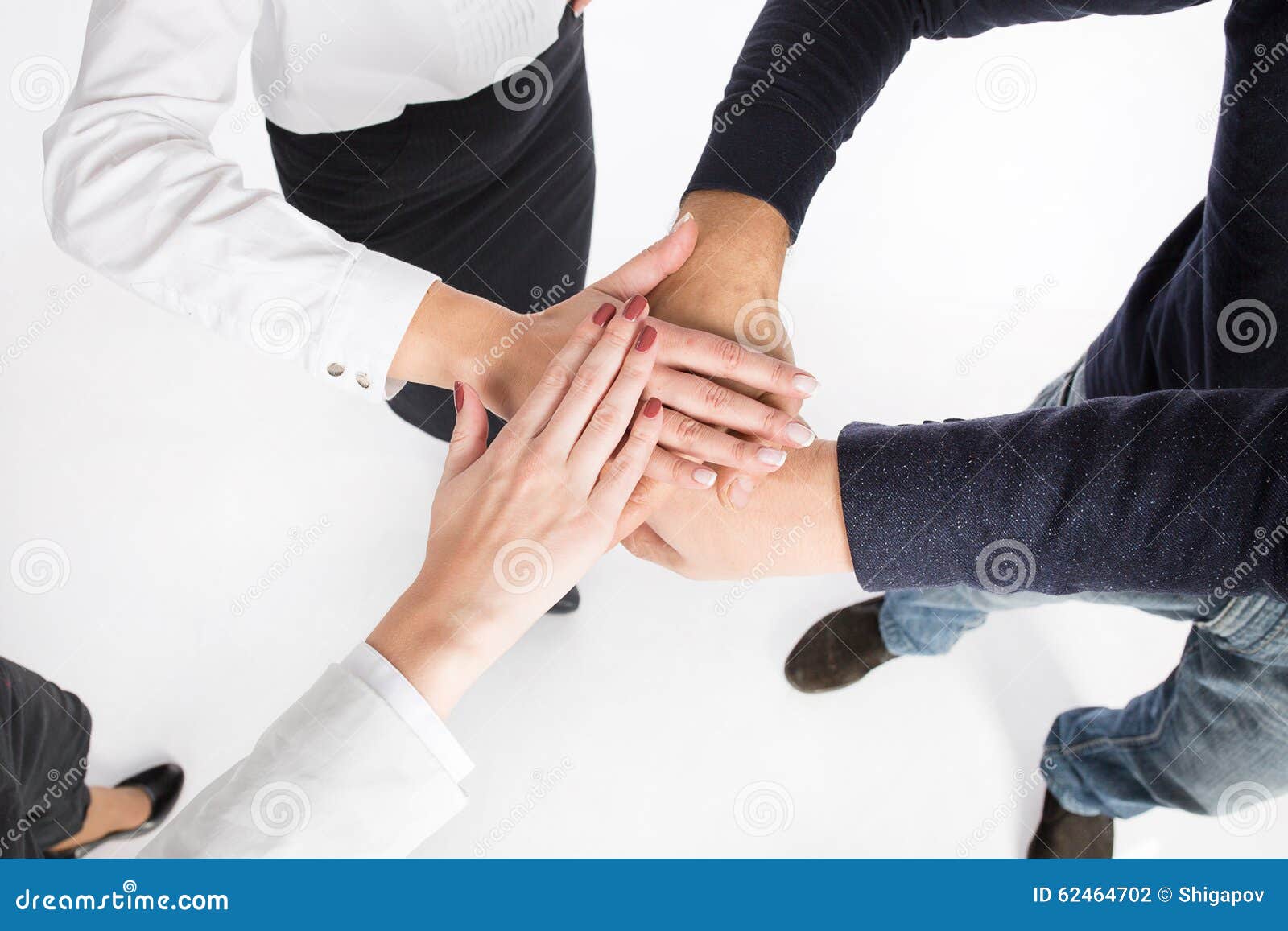 Trabajo En Equipo Hombres De Negocios De Las Manos Unidas Foto de ... Trabajo En Equipo Hombres De Negocios De Las Manos Unidas Foto de ...