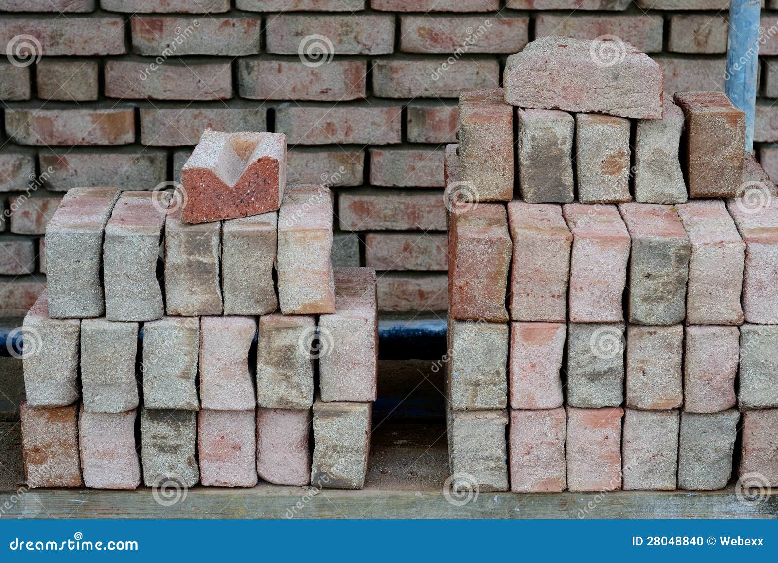 Trabalho do clinquer foto de stock. Imagem de modernizar - 28048840