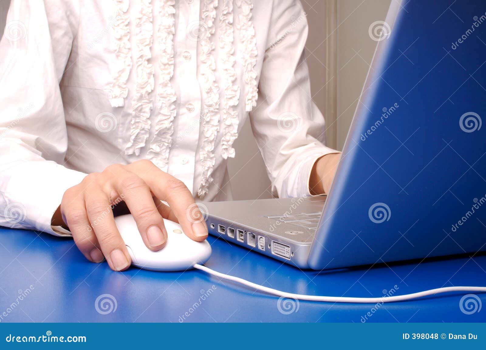 Trabalho no computador foto de stock. Imagem de divida - 398048