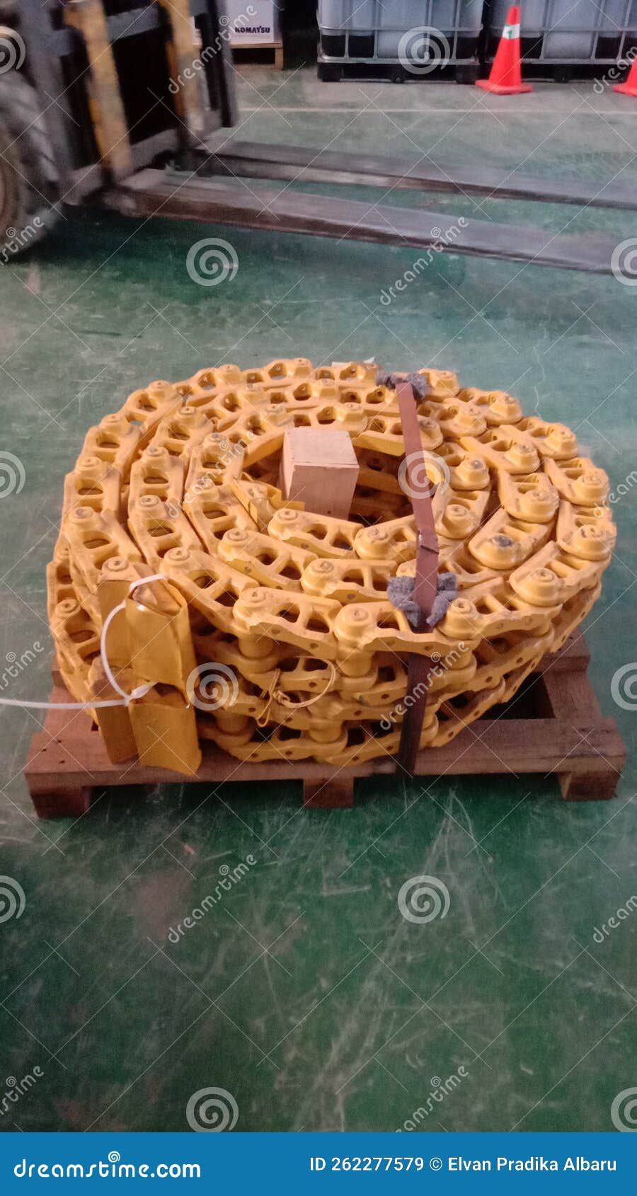 Track Link PC200 Product Wallpaper Stock Image - Image of product, link ...