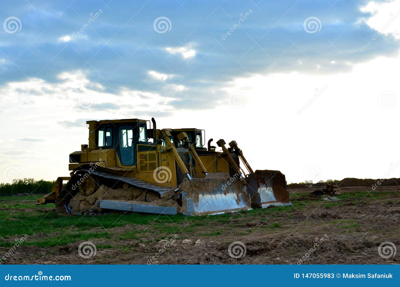 Track-Type Tractors, Bulldozer, Earth-Moving Heavy Equipment for ...