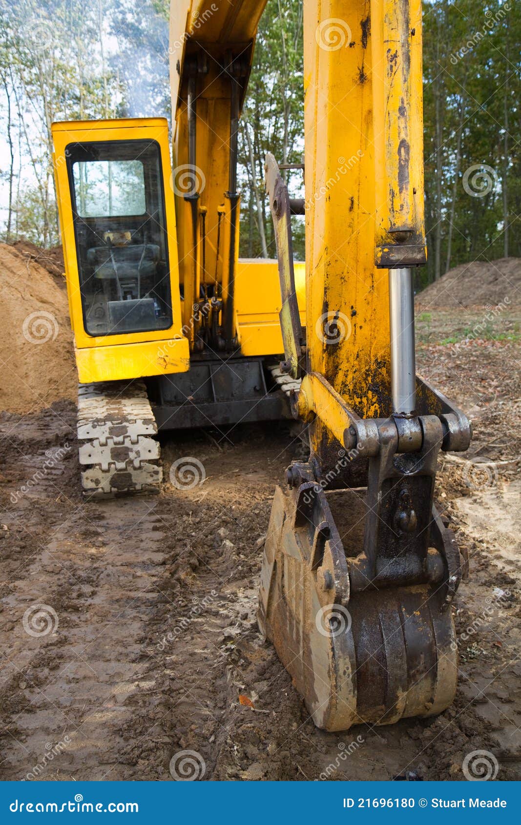 Trackhoe excavator stock photo. Image of soil, dirt, building - 21696180
