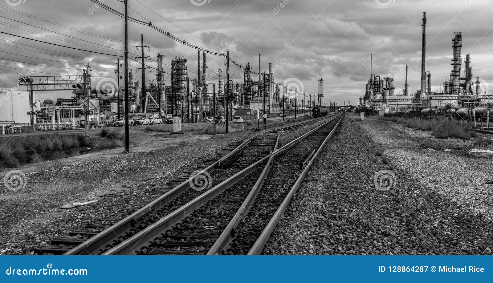 Refinery in Denver, Colorado Editorial Photography - Image of emitting ...