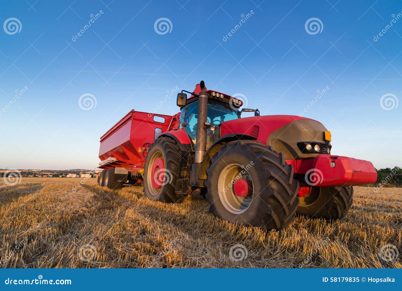 Tracteur Et Remorque D'agriculture Image stock - Image of saleté ...