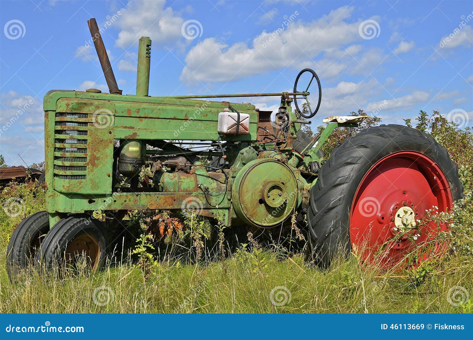 Tracteur vert et rouge image stock. Image du mécanicien - 46113669