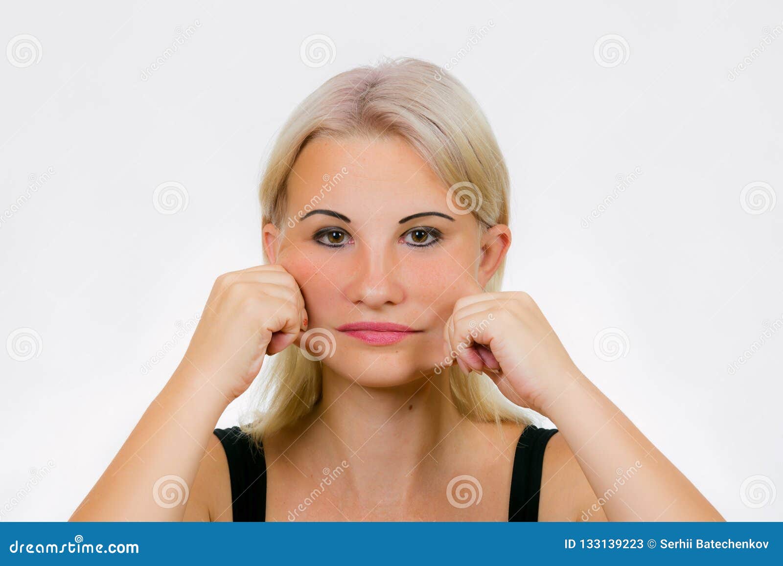 Traction De Joue D'exercice De Visage Pleine Image stock - Image of ...