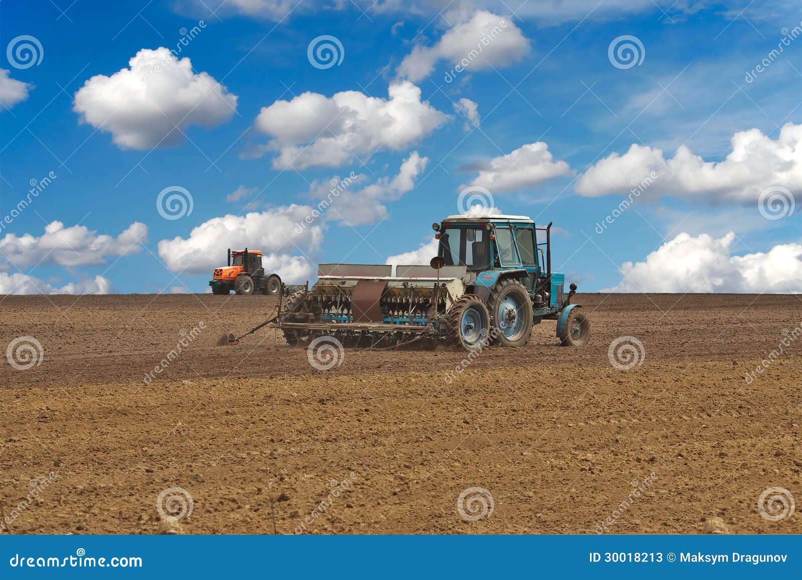 Tractores en el campo imagen de archivo. Imagen de horizonte - 30018213