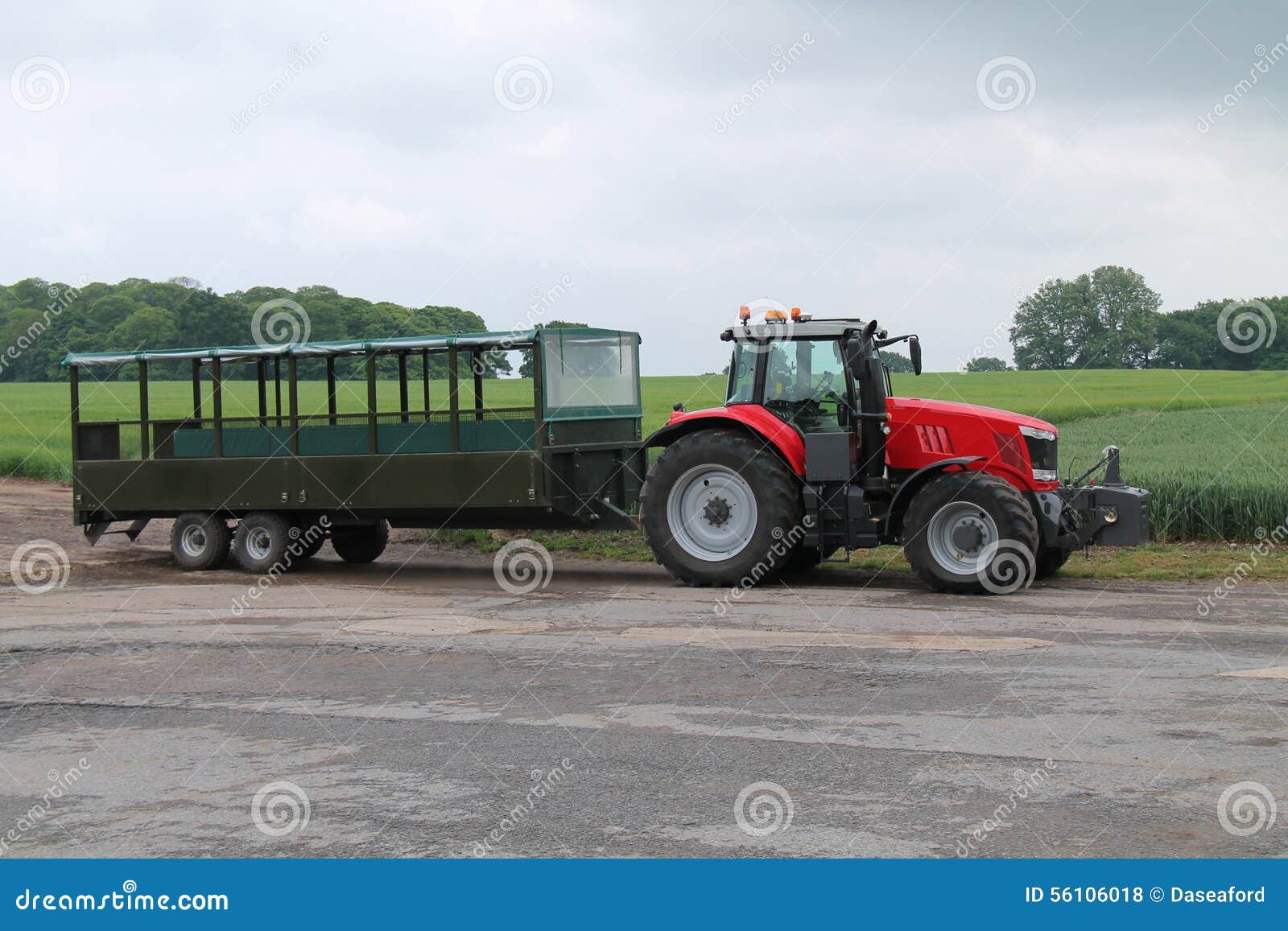 Tractor remolque foto de archivo. Imagen de portador - 56106018
