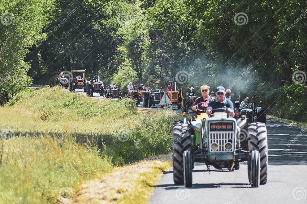 Tractor ride editorial photo. Image of sports, 2023 - 280299561